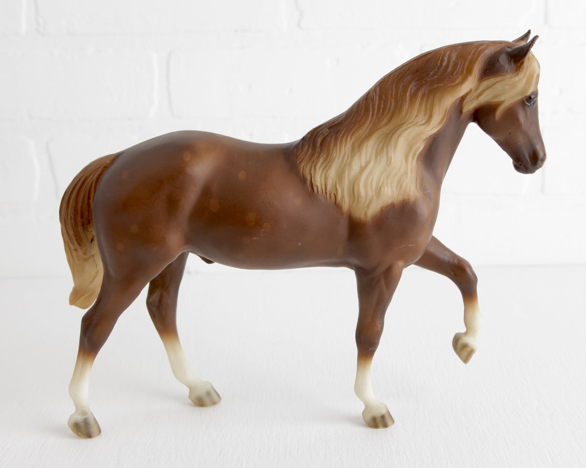 Breyer Dappled Chestnut Tobe Rocky Mountain Horse – Lobster Bisque Vintage
